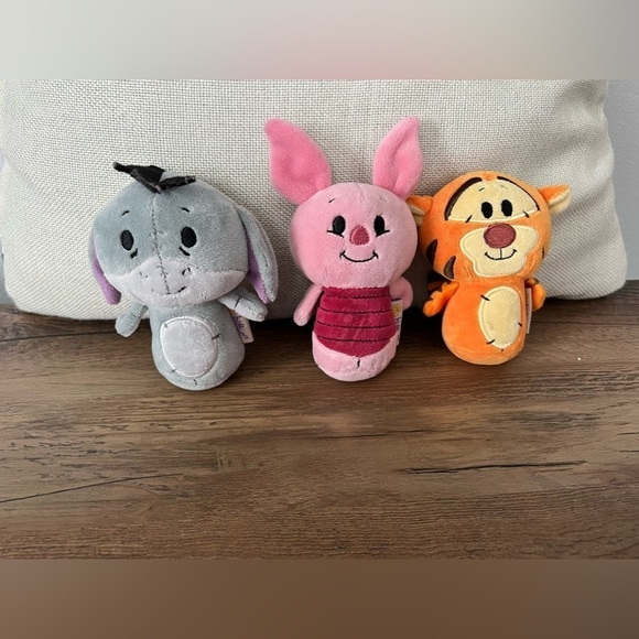Hallmark | Toys | Hallmark Itty Bitty Winnie The Pooh Set Of Three ...